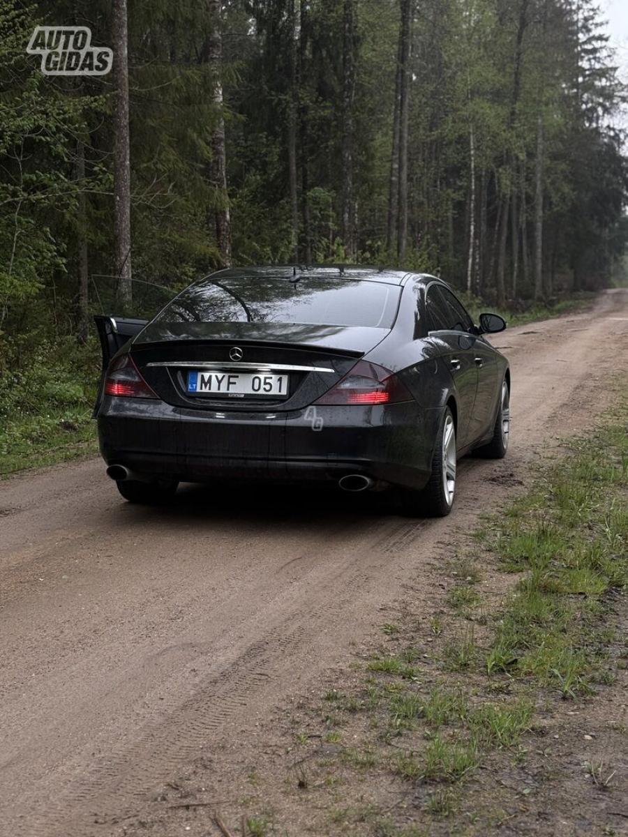 Черный Мерседес Г 350 2005 в Таураге, объемом двигателя 3.50 л и пробегом 313 тыс. км за 4500 €, фото 3 на AUTOMOTO.COM.LV