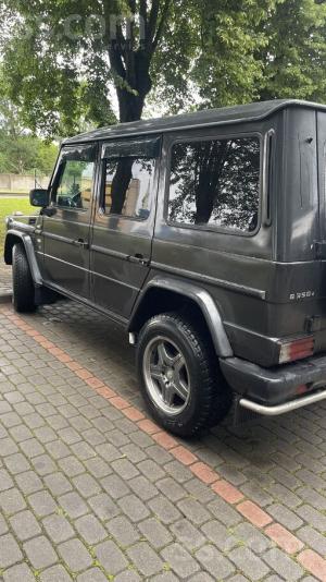 Black Mercedes-Benz G 350 1992 in Riga, with an engine capacity of 3.50 L and mileage of 366 thousand km for 32000 €, photo 4 on AUTOMOTO.COM.LV