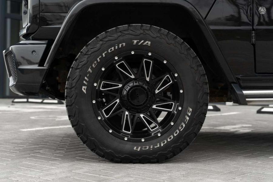 Black Mercedes-Benz G 350 2010 in Vilnius, with an engine capacity of 2.99 L and mileage of 278 thousand km for 35990 €, photo 12 on AUTOMOTO.COM.LV