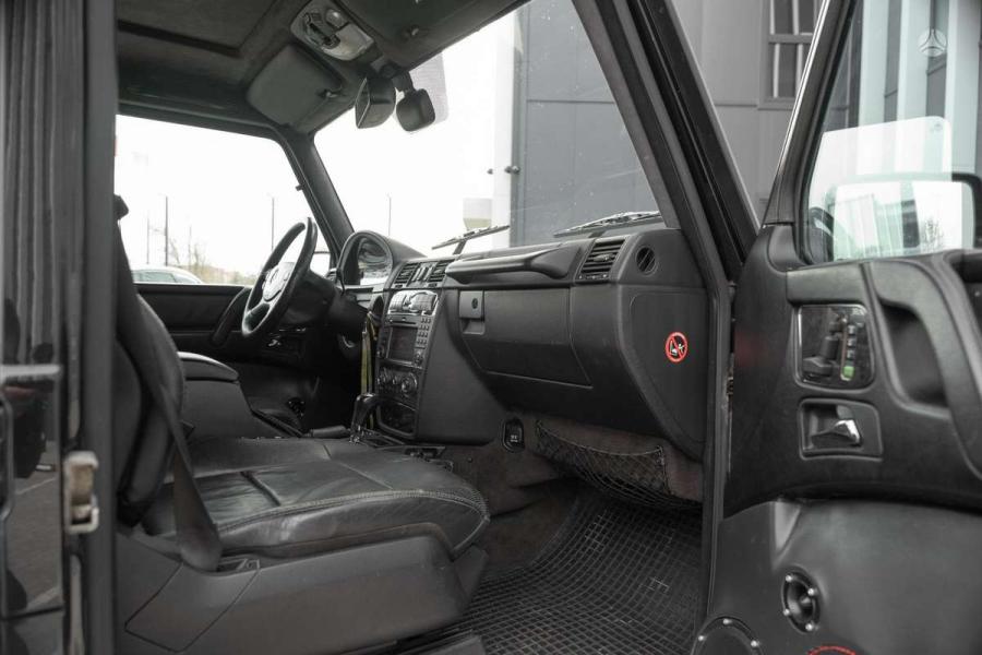 Black Mercedes-Benz G 350 2010 in Vilnius, with an engine capacity of 2.99 L and mileage of 278 thousand km for 35990 €, photo 17 on AUTOMOTO.COM.LV