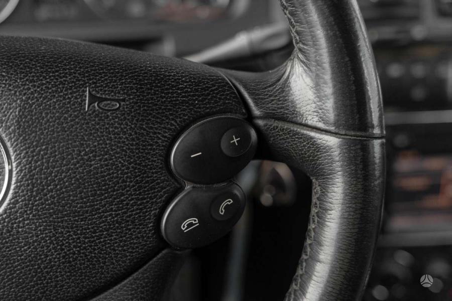 Black Mercedes-Benz G 350 2010 in Vilnius, with an engine capacity of 2.99 L and mileage of 278 thousand km for 35990 €, photo 27 on AUTOMOTO.COM.LV