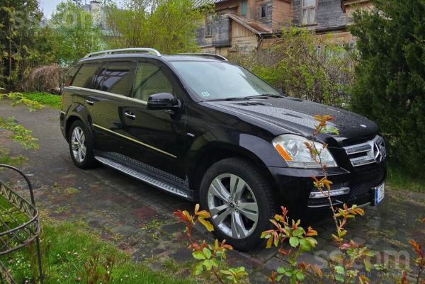 Black Mercedes-Benz G 350 2011 in Riga, with an engine capacity of 3.00 L and mileage of 350 thousand km for 10800 €, photo 2 on AUTOMOTO.COM.LV