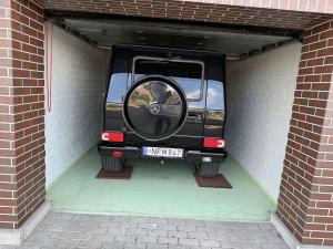 Black Mercedes-Benz G 350 2011 in Klaipeda, with an engine capacity of 2.99 L and mileage of 139 thousand km for 49500 €, photo 16 on AUTOMOTO.COM.LV