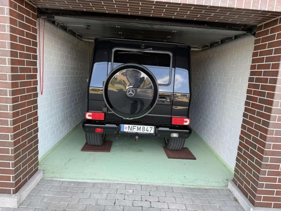 Black Mercedes-Benz G 350 2011 in Klaipeda, with an engine capacity of 2.99 L and mileage of 139 thousand km for 49500 €, photo 16 on AUTOMOTO.COM.LV