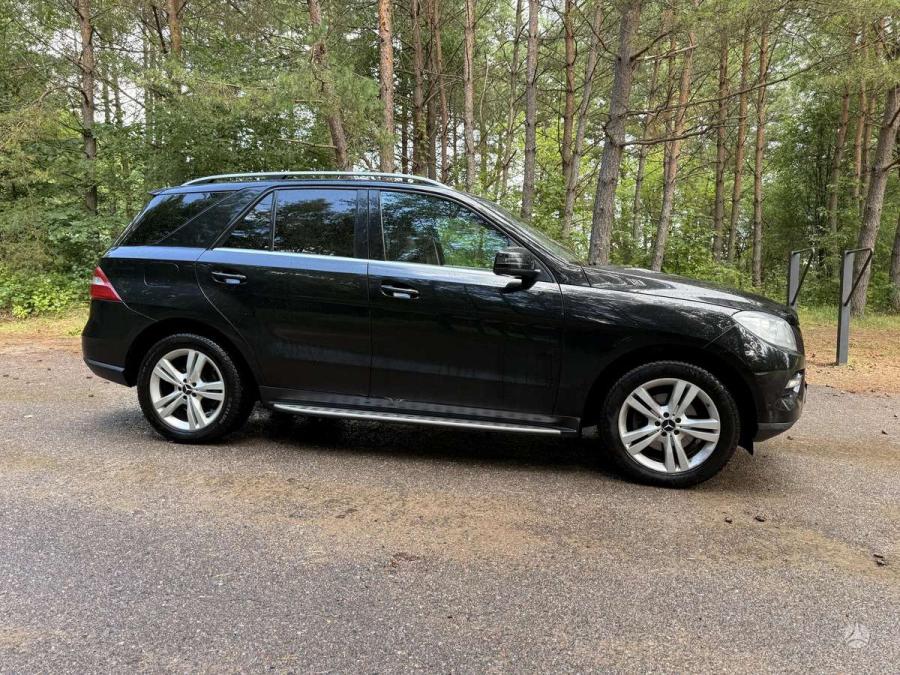 Melns Mercedes-Benz G 350 2012 Viļņa, ar dzinēja tilpumu 2.99 L un nobraukumu 390 tūkst. km par 10900 €, foto 4 vietnē AUTOMOTO.COM.LV