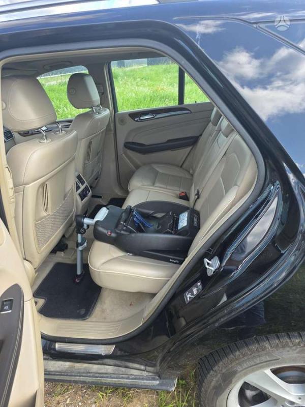 Black Mercedes-Benz G 350 2012 in Kaunas, with an engine capacity of 2.99 L and mileage of 213 thousand km for 6000 €, photo 5 on AUTOMOTO.COM.LV