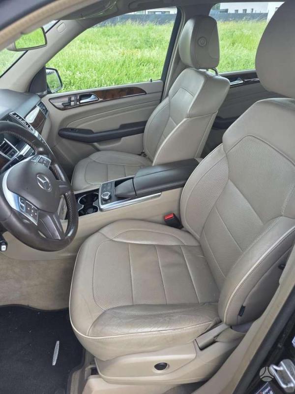 Black Mercedes-Benz G 350 2012 in Kaunas, with an engine capacity of 2.99 L and mileage of 213 thousand km for 6000 €, photo 6 on AUTOMOTO.COM.LV
