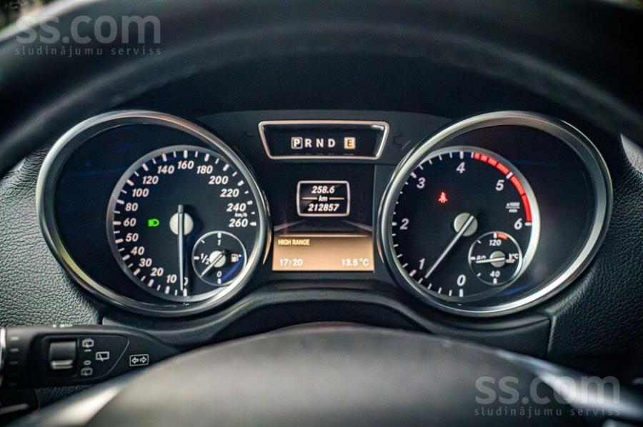Black Mercedes-Benz G 350 2015 in Riga, with an engine capacity of 3.00 L and mileage of 213 thousand km for 42990 €, photo 20 on AUTOMOTO.COM.LV