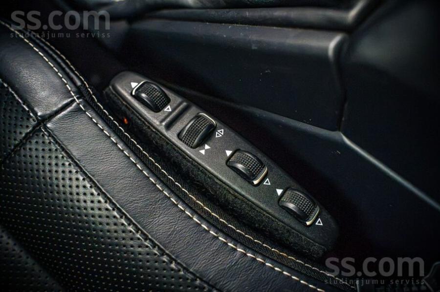 Black Mercedes-Benz G 350 2015 in Riga, with an engine capacity of 3.00 L and mileage of 213 thousand km for 42990 €, photo 32 on AUTOMOTO.COM.LV