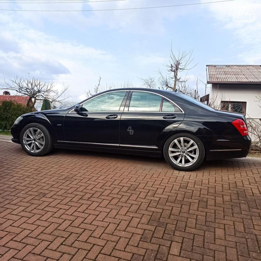 Black Mercedes-Benz G 350 2011 in Kaunas, with an engine capacity of 3.00 L and mileage of 351 thousand km for 12500 €, photo 5 on AUTOMOTO.COM.LV
