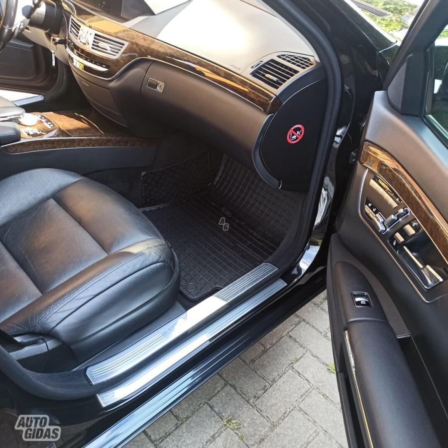 Black Mercedes-Benz G 350 2011 in Kaunas, with an engine capacity of 3.00 L and mileage of 351 thousand km for 12500 €, photo 12 on AUTOMOTO.COM.LV