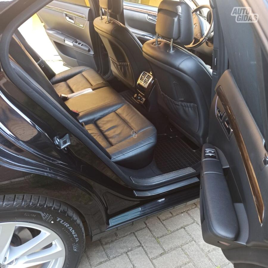 Black Mercedes-Benz G 350 2011 in Kaunas, with an engine capacity of 3.00 L and mileage of 351 thousand km for 12500 €, photo 13 on AUTOMOTO.COM.LV