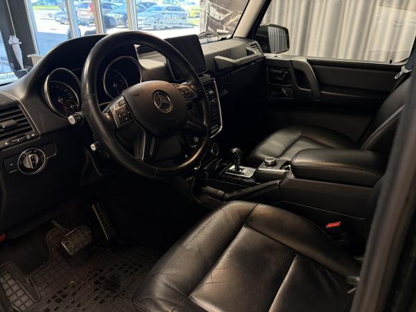 Green Mercedes-Benz G 350 2018 in Riga, with an engine capacity of 3.00 L and mileage of 211 thousand km for 59500 €, photo 6 on AUTOMOTO.COM.LV