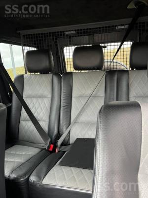 Grey Mercedes-Benz G 350 2012 in Jurmala, with an engine capacity of 3.50 L and mileage of 214 thousand km for 34900 €, photo 13 on AUTOMOTO.COM.LV
