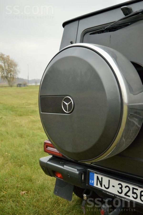Mercedes-Benz G 350 2016 in Liepaja on AUTOMOTO.COM.LV Grey Mercedes-Benz G 350 2016 in Liepaja, with an engine capacity of 3.50 L and mileage of 122 thousand km for 61000 €, photo 9 on AUTOMOTO.COM.LV