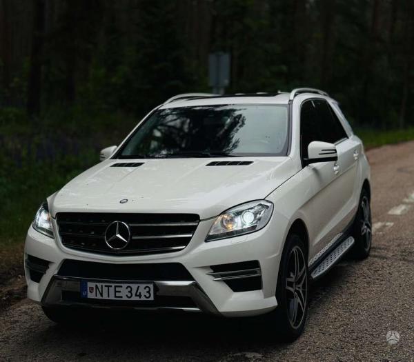 White Mercedes-Benz G 350 2015 in Vilnius, with an engine capacity of 3.00 L and mileage of 274 thousand km for 13490 €, photo 3 on AUTOMOTO.COM.LV