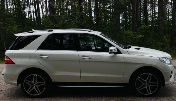 White Mercedes-Benz G 350 2015 in Vilnius, with an engine capacity of 3.00 L and mileage of 274 thousand km for 13490 €, photo 6 on AUTOMOTO.COM.LV
