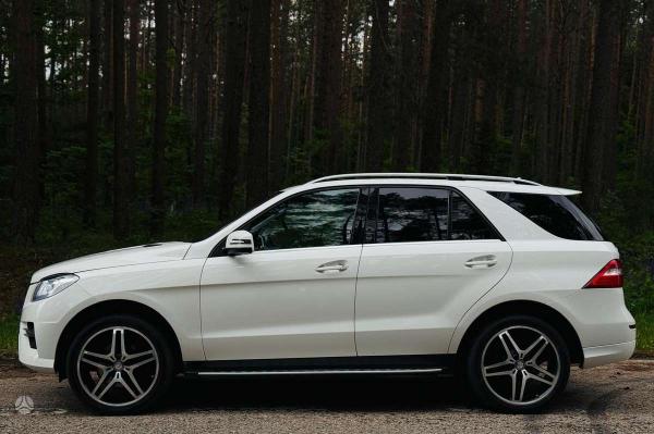 White Mercedes-Benz G 350 2015 in Vilnius, with an engine capacity of 3.00 L and mileage of 274 thousand km for 13490 €, photo 7 on AUTOMOTO.COM.LV