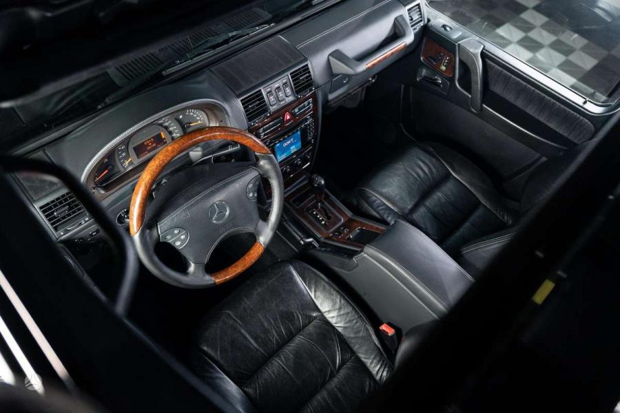Black Mercedes-Benz g-400 2001 in Vilnius, with an engine capacity of 4.00 L and mileage of 126 thousand km for 115000 €, photo 20 on AUTOMOTO.COM.LV