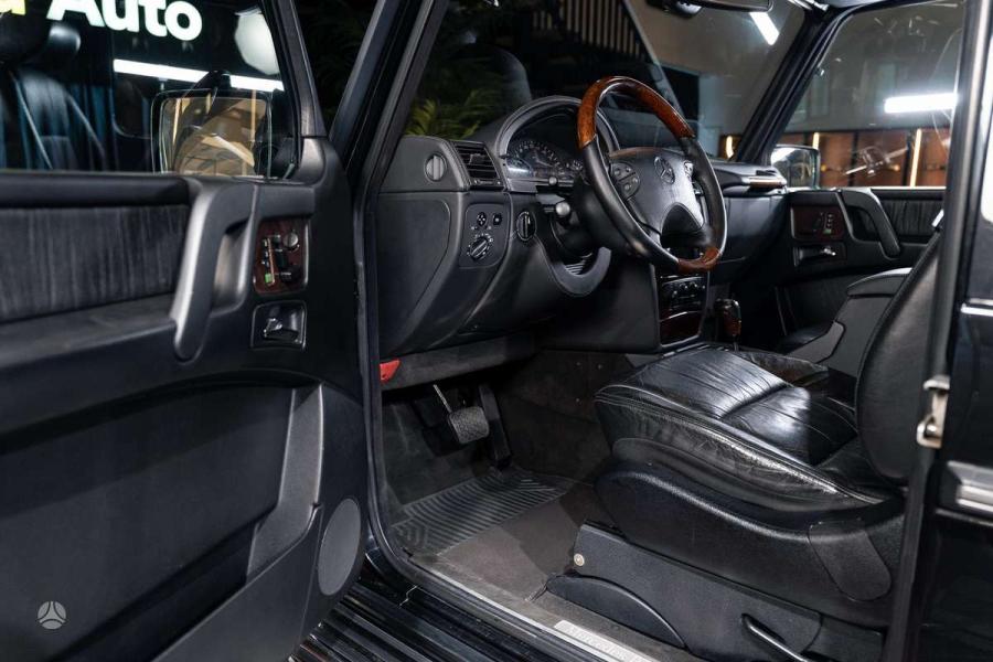 Black Mercedes-Benz g-400 2001 in Vilnius, with an engine capacity of 4.00 L and mileage of 126 thousand km for 115000 €, photo 21 on AUTOMOTO.COM.LV