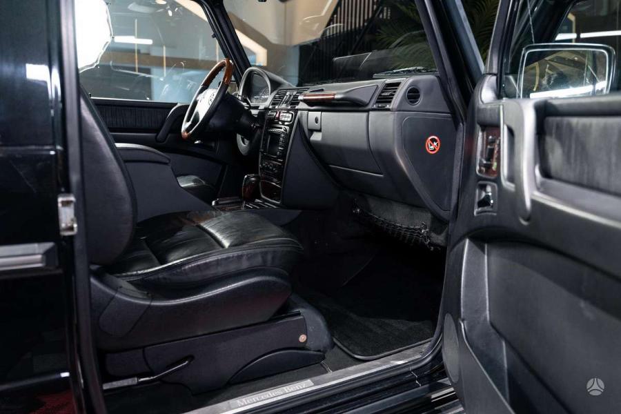 Black Mercedes-Benz g-400 2001 in Vilnius, with an engine capacity of 4.00 L and mileage of 126 thousand km for 115000 €, photo 24 on AUTOMOTO.COM.LV