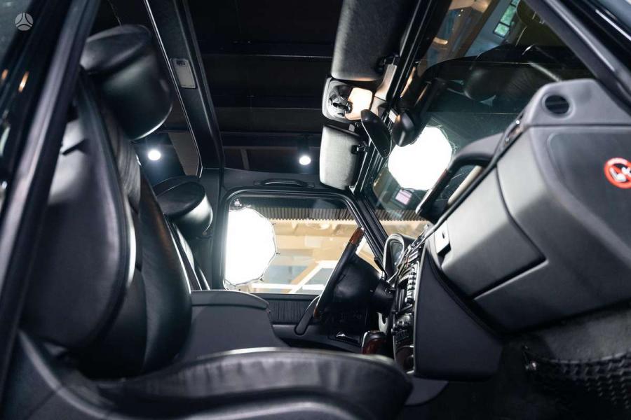 Black Mercedes-Benz g-400 2001 in Vilnius, with an engine capacity of 4.00 L and mileage of 126 thousand km for 115000 €, photo 26 on AUTOMOTO.COM.LV