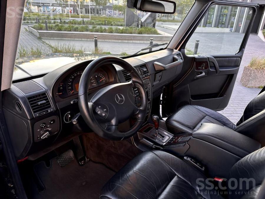 Black Mercedes-Benz g-400 2002 in Valka, with an engine capacity of 4.00 L and mileage of 249 thousand km for 21990 €, photo 17 on AUTOMOTO.COM.LV