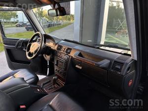 Black Mercedes-Benz g-400 2002 in Valka, with an engine capacity of 4.00 L and mileage of 249 thousand km for 21990 €, photo 21 on AUTOMOTO.COM.LV