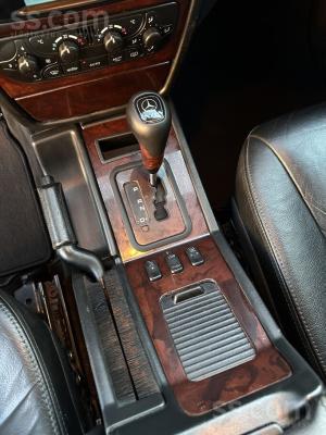 Black Mercedes-Benz g-400 2002 in Valka, with an engine capacity of 4.00 L and mileage of 249 thousand km for 21990 €, photo 26 on AUTOMOTO.COM.LV