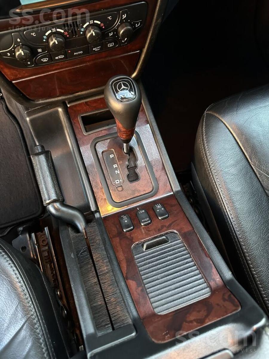 Black Mercedes-Benz g-400 2002 in Valka, with an engine capacity of 4.00 L and mileage of 249 thousand km for 21990 €, photo 26 on AUTOMOTO.COM.LV