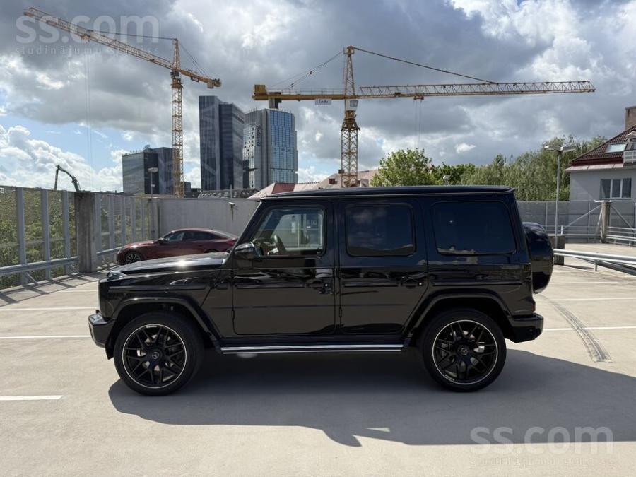 Black Mercedes-Benz g-400 2024 in Tallinn, with an engine capacity of 3.00 L and mileage of 11 thousand km for 165770 €, photo 5 on AUTOMOTO.COM.LV