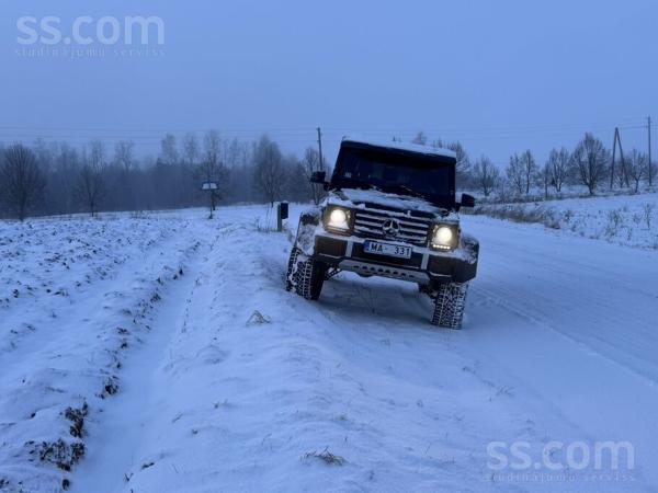 Black Mercedes-Benz g-500 2017 in Tukums, with an engine capacity of 4.00 L and mileage of 65 thousand km for 137600 €, photo 4 on AUTOMOTO.COM.LV