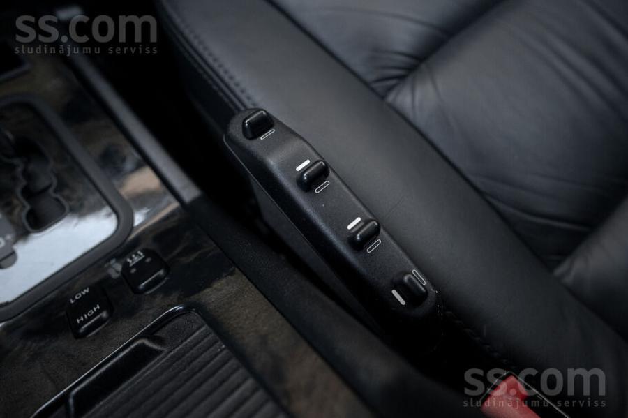 Grey Mercedes-Benz g-55-amg 2006 in Jelgava, with an engine capacity of 5.50 L and mileage of 44 thousand km for 65000 €, photo 18 on AUTOMOTO.COM.LV