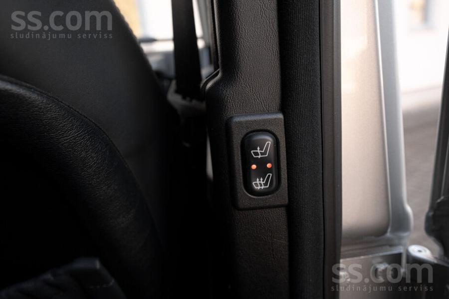 Grey Mercedes-Benz g-55-amg 2006 in Jelgava, with an engine capacity of 5.50 L and mileage of 44 thousand km for 65000 €, photo 25 on AUTOMOTO.COM.LV