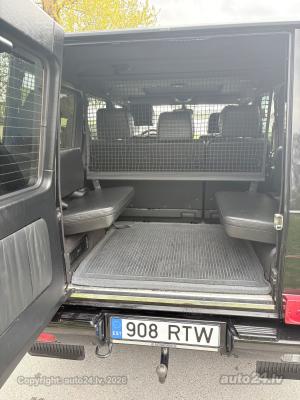 Black Mercedes-Benz G-Class 2004 in Tallinn, with an engine capacity of 5.40 L and mileage of 202 thousand km for 39900 €, photo 12 on AUTOMOTO.COM.LV