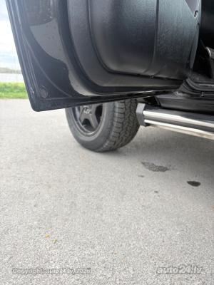Black Mercedes-Benz G-Class 2004 in Tallinn, with an engine capacity of 5.40 L and mileage of 202 thousand km for 39900 €, photo 13 on AUTOMOTO.COM.LV