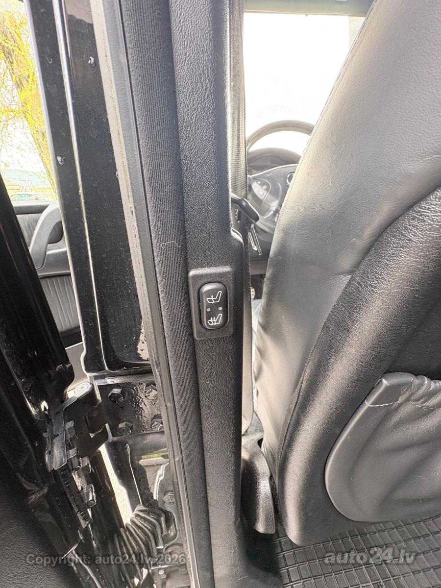 Black Mercedes-Benz G-Class 2004 in Tallinn, with an engine capacity of 5.40 L and mileage of 202 thousand km for 39900 €, photo 19 on AUTOMOTO.COM.LV