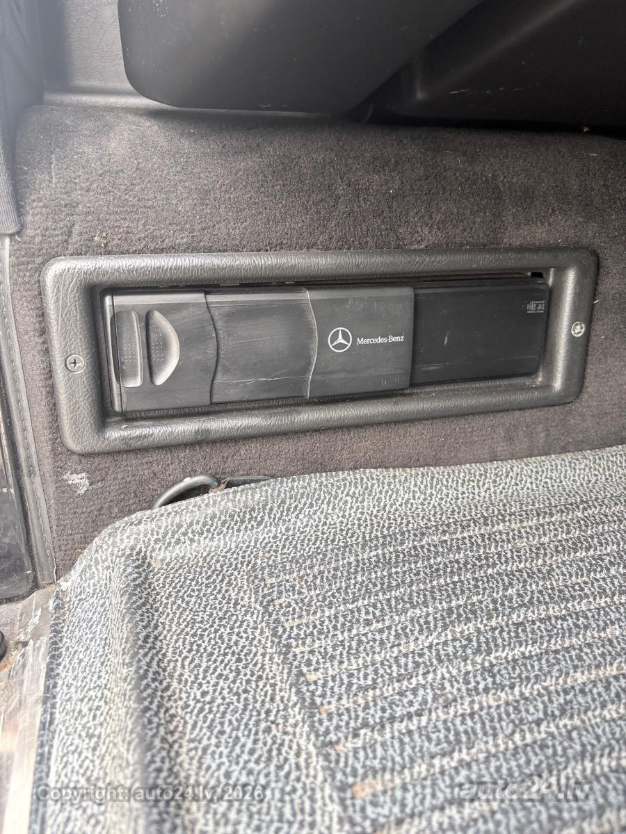 Black Mercedes-Benz G-Class 2004 in Tallinn, with an engine capacity of 5.40 L and mileage of 202 thousand km for 39900 €, photo 31 on AUTOMOTO.COM.LV