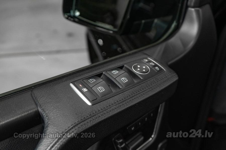 Black Mercedes-Benz G-Class 2015 in Riga, with an engine capacity of 3.00 L and mileage of 138 thousand km for 62500 €, photo 17 on AUTOMOTO.COM.LV