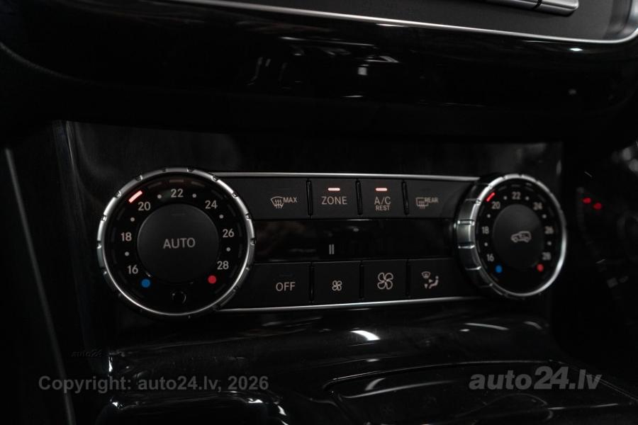 Black Mercedes-Benz G-Class 2015 in Riga, with an engine capacity of 3.00 L and mileage of 138 thousand km for 62500 €, photo 27 on AUTOMOTO.COM.LV