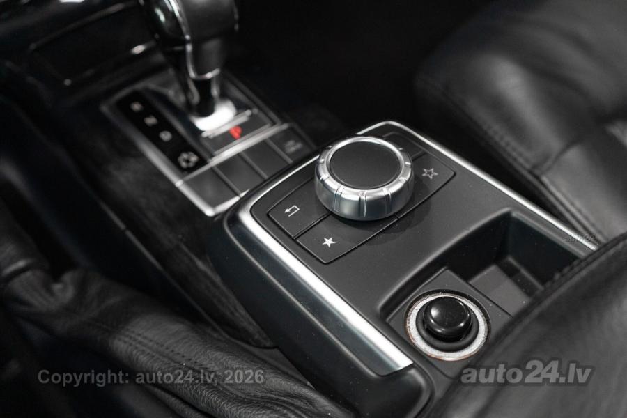 Black Mercedes-Benz G-Class 2015 in Riga, with an engine capacity of 3.00 L and mileage of 138 thousand km for 62500 €, photo 29 on AUTOMOTO.COM.LV