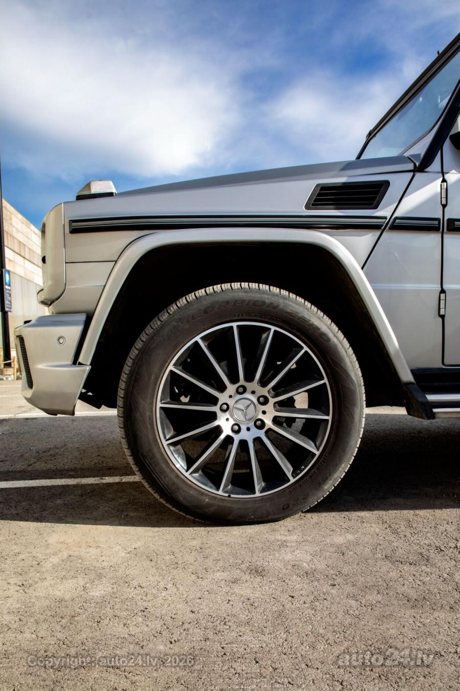 Grey Mercedes-Benz G-Class 2004 in Tallinn, with an engine capacity of 4.00 L and mileage of 240 thousand km for 37900 €, photo 8 on AUTOMOTO.COM.LV