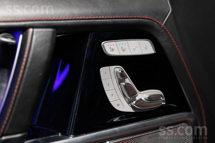 Black Mercedes-Benz G63 AMG 2019 in Riga, with an engine capacity of 4.00 L and mileage of 102 thousand km for 125000 €, photo 17 on AUTOMOTO.COM.LV