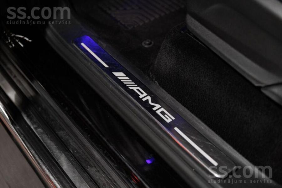 Black Mercedes-Benz G63 AMG 2019 in Riga, with an engine capacity of 4.00 L and mileage of 102 thousand km for 125000 €, photo 25 on AUTOMOTO.COM.LV