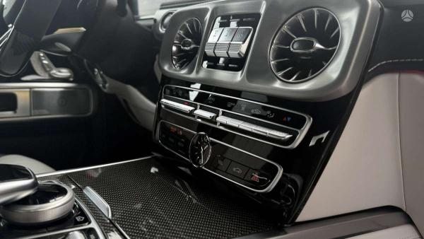 Black Mercedes-Benz G63 AMG 2021 in Vilnius, with an engine capacity of 3.98 L and mileage of 82 thousand km for 139989 €, photo 8 on AUTOMOTO.COM.LV