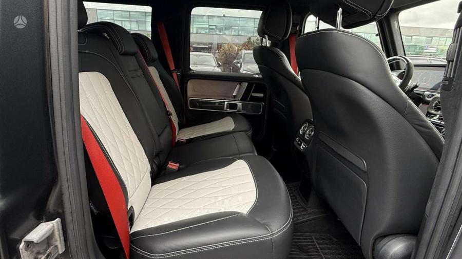 Black Mercedes-Benz G63 AMG 2021 in Vilnius, with an engine capacity of 3.98 L and mileage of 82 thousand km for 133333 €, photo 28 on AUTOMOTO.COM.LV