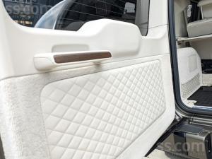 Pelēks Mercedes-Benz G63 AMG 2023 Tukums, ar dzinēja tilpumu 4.00 L un nobraukumu 30 tūkst. km par 164990 €, foto 34 vietnē AUTOMOTO.COM.LV