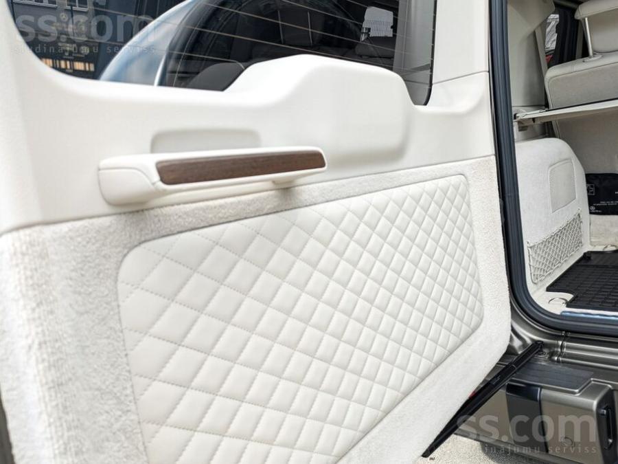 Pelēks Mercedes-Benz G63 AMG 2023 Tukums, ar dzinēja tilpumu 4.00 L un nobraukumu 30 tūkst. km par 164990 €, foto 34 vietnē AUTOMOTO.COM.LV