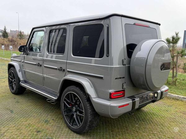 Pelēks Mercedes-Benz G63 AMG 2024 Elektrėnai, ar dzinēja tilpumu 3.98 L un nobraukumu 36 tūkst. km par 150000 €, foto 3 vietnē AUTOMOTO.COM.LV