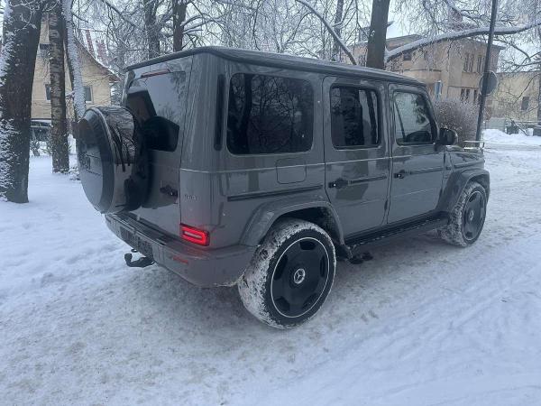 Grey Mercedes-Benz G63 AMG 2025 in Kaunas, with an engine capacity of 3.98 L and mileage of 19 thousand km for 242000 €, photo 6 on AUTOMOTO.COM.LV